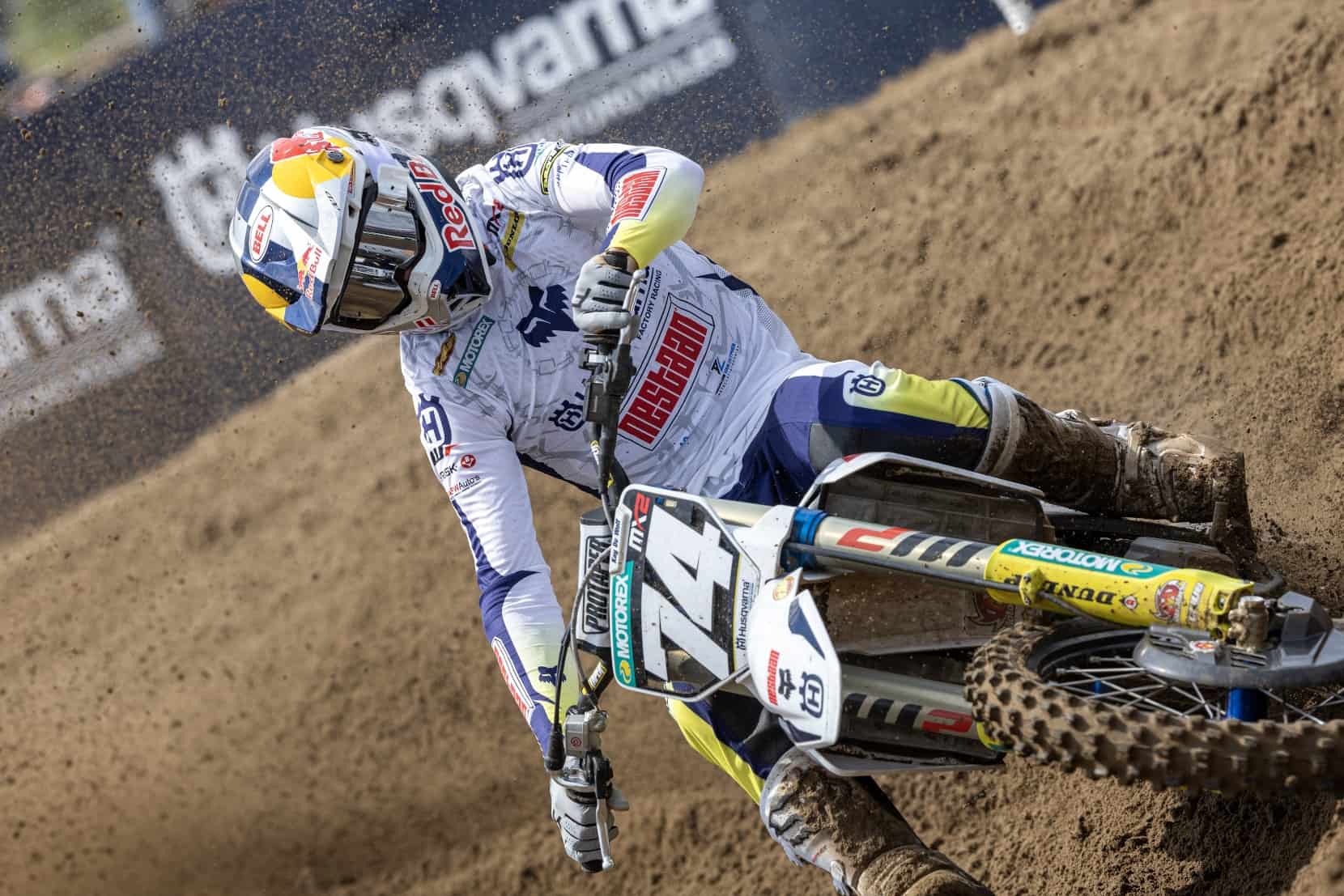 Kay de Wolf außer Gefecht gesetzt - CROSS Magazin